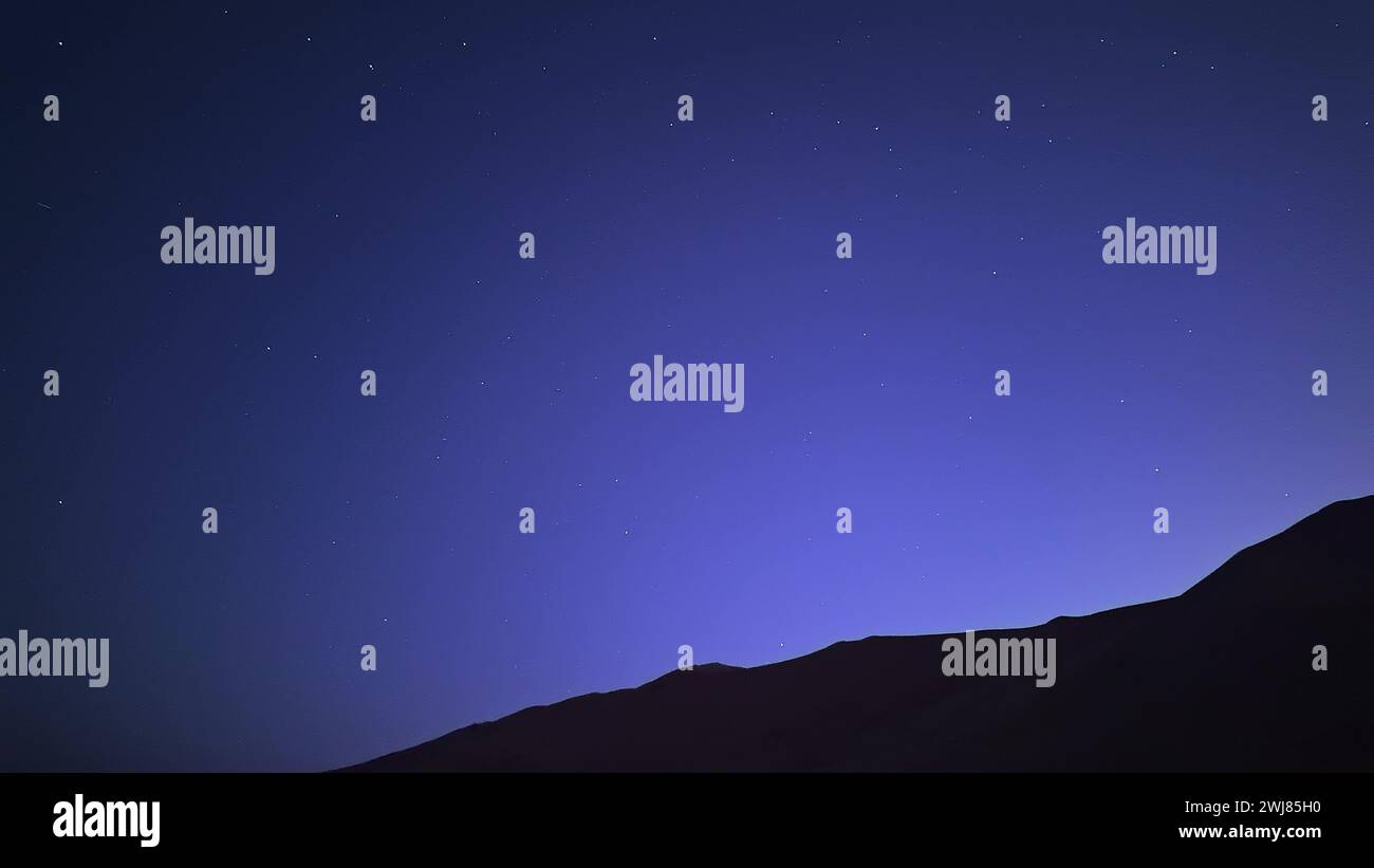 Timelapse captures celestial swirling star-trails, Milky Way, and ...