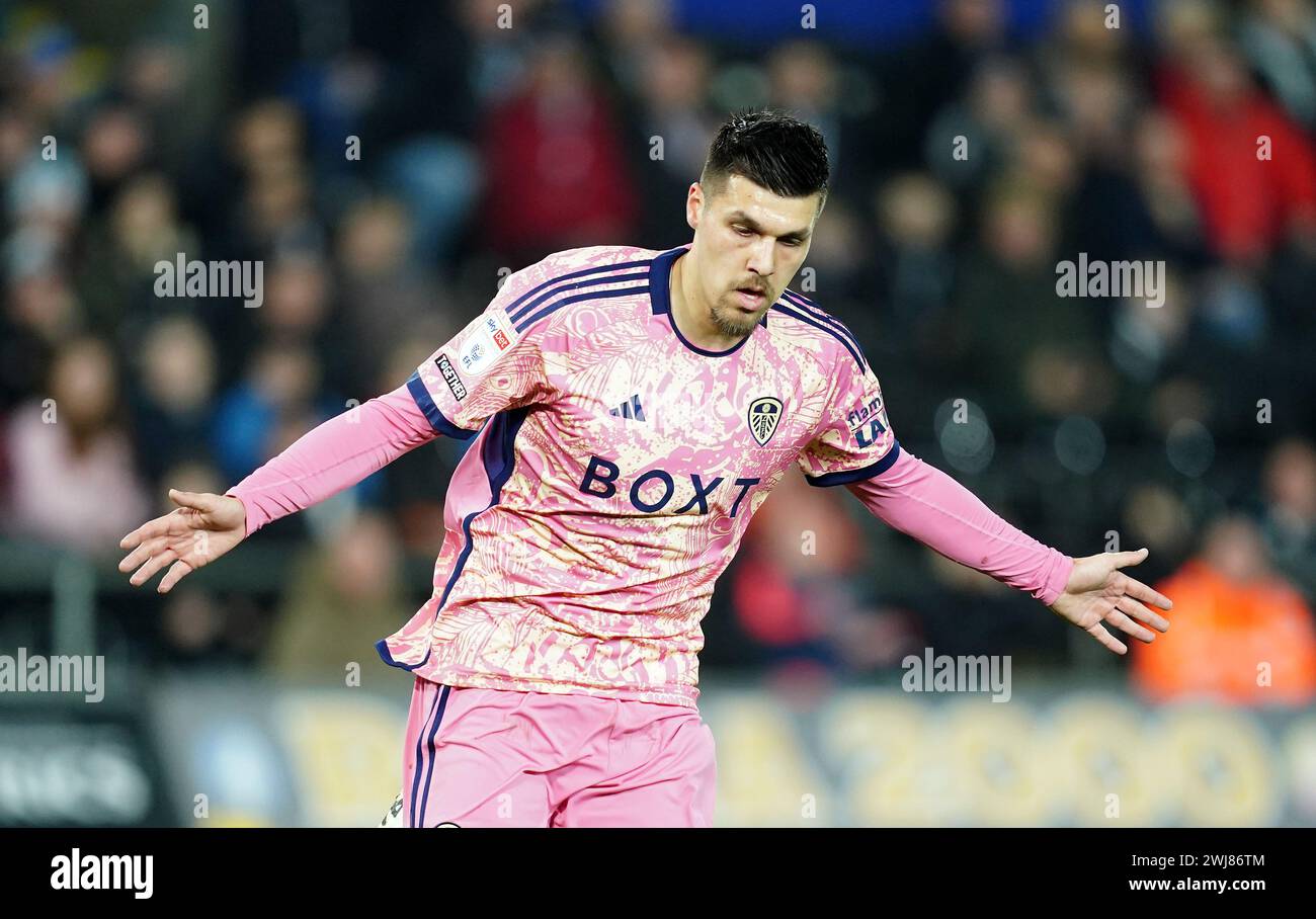 Leeds United's Joel Piroe celebrates scoring their side's second goal ...