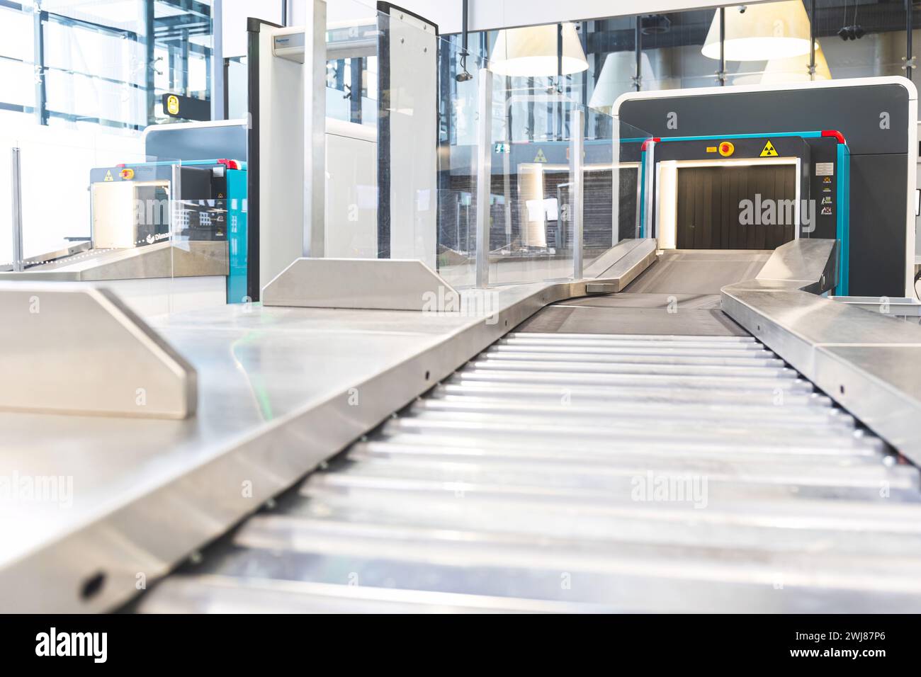 Baggage scanners hi-res stock photography and images - Alamy