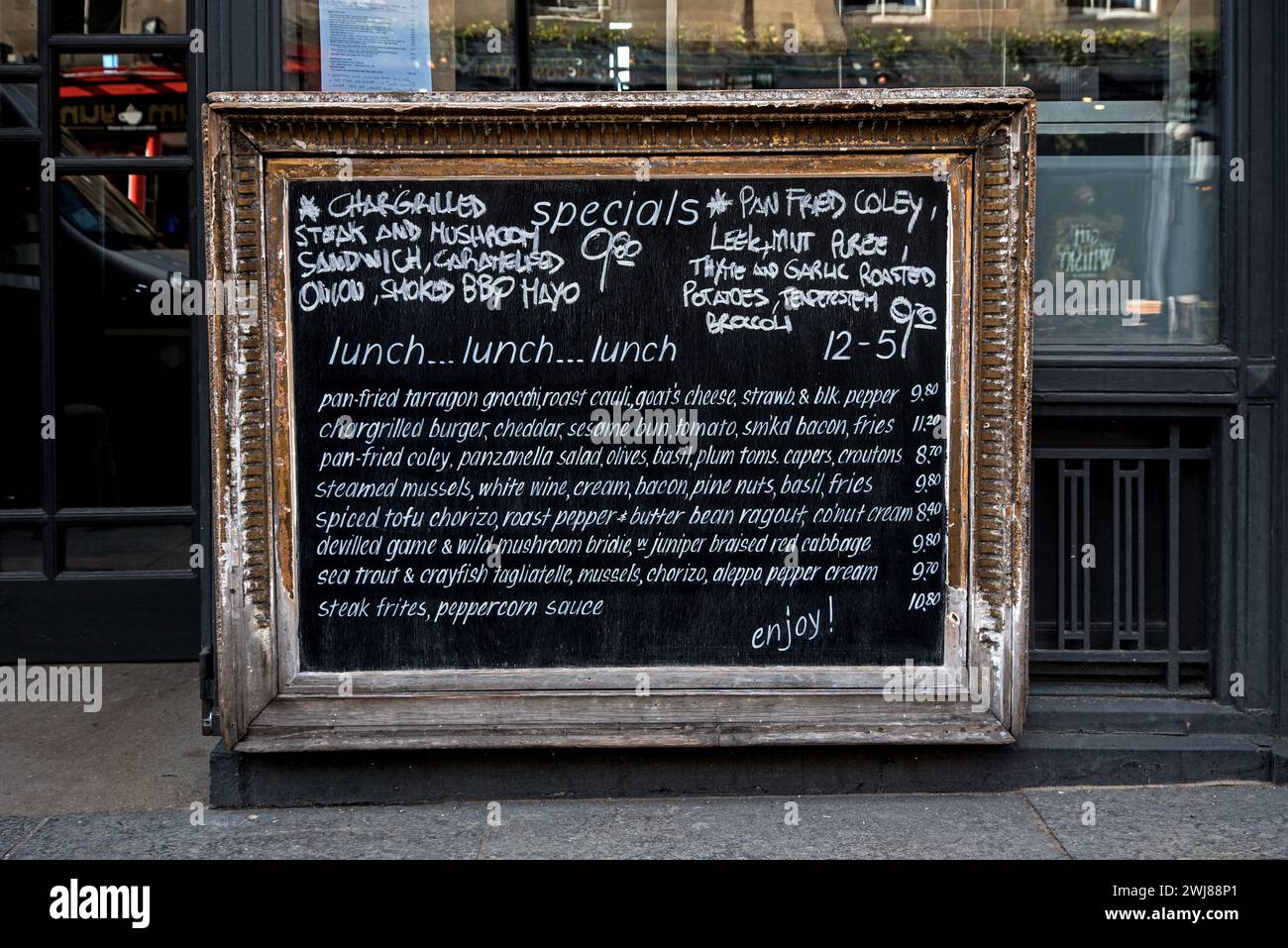 The outsider restaurant hi-res stock photography and images - Alamy