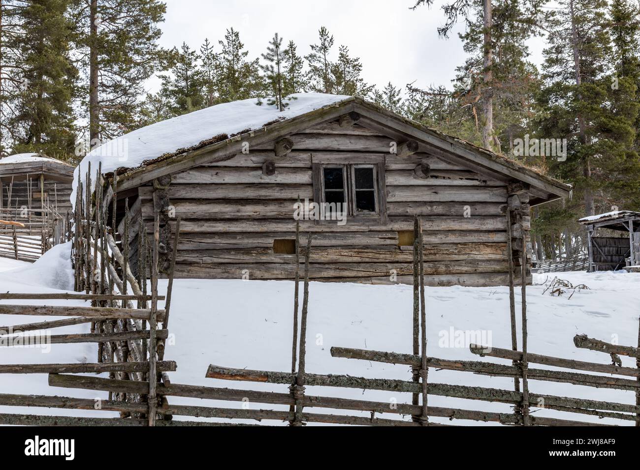 Traditional log house in winter. Shot in Sweden, Scandinavia Stock ...