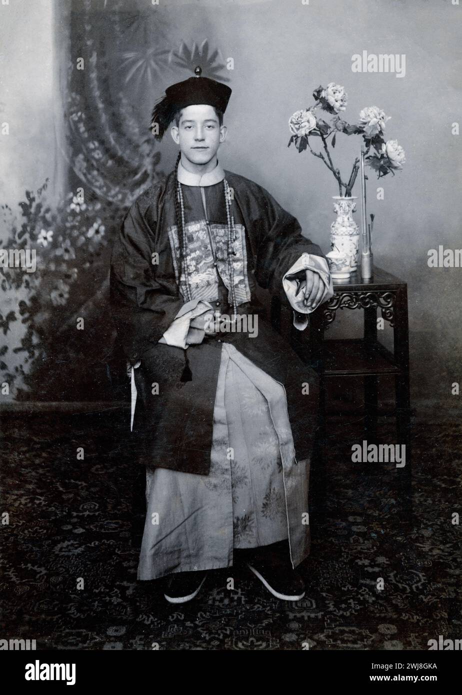 A young man wearing traditional Chinese clothing Stock Photo - Alamy