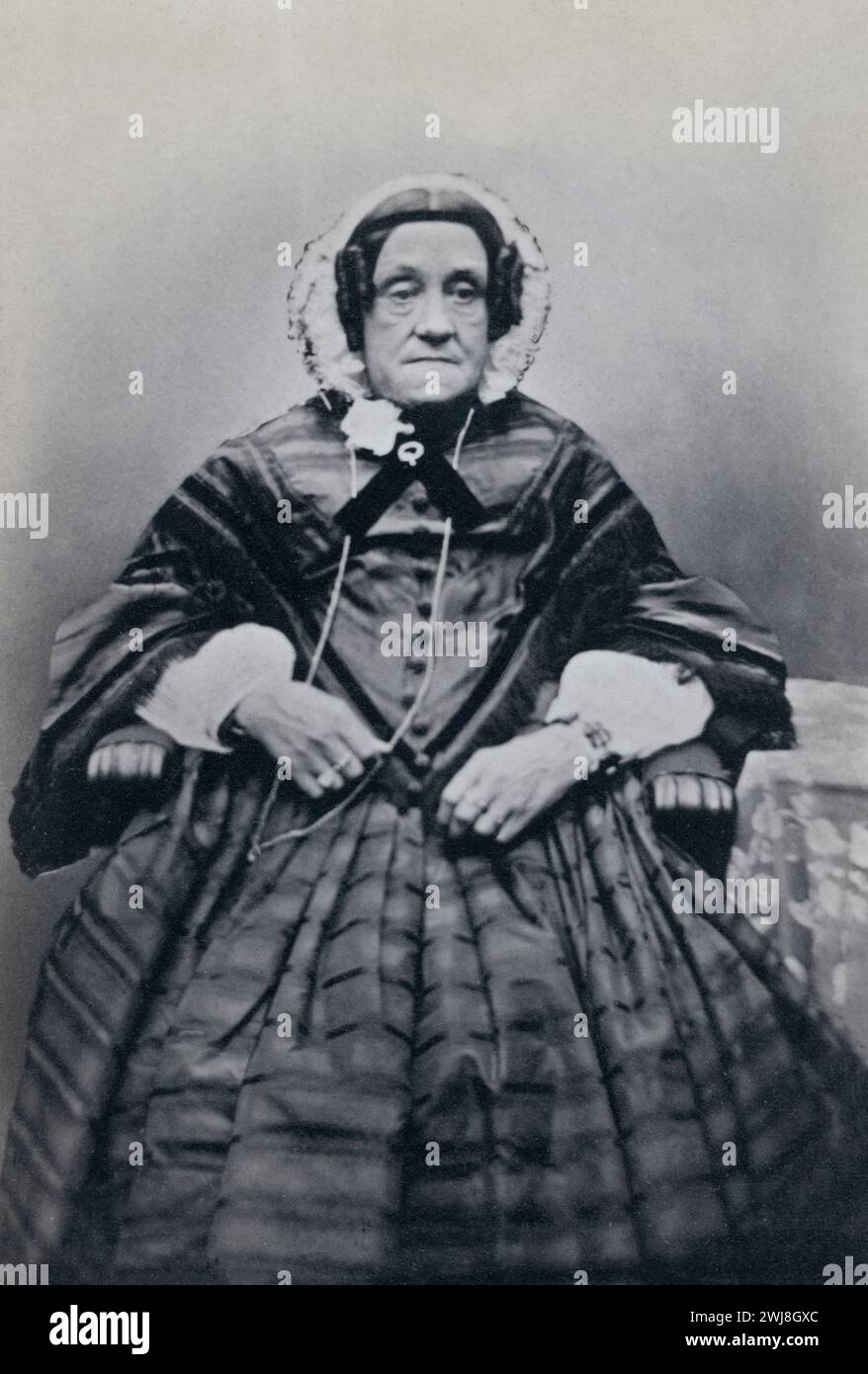 Victorian portrait and woman and bonnet hi-res stock photography and ...