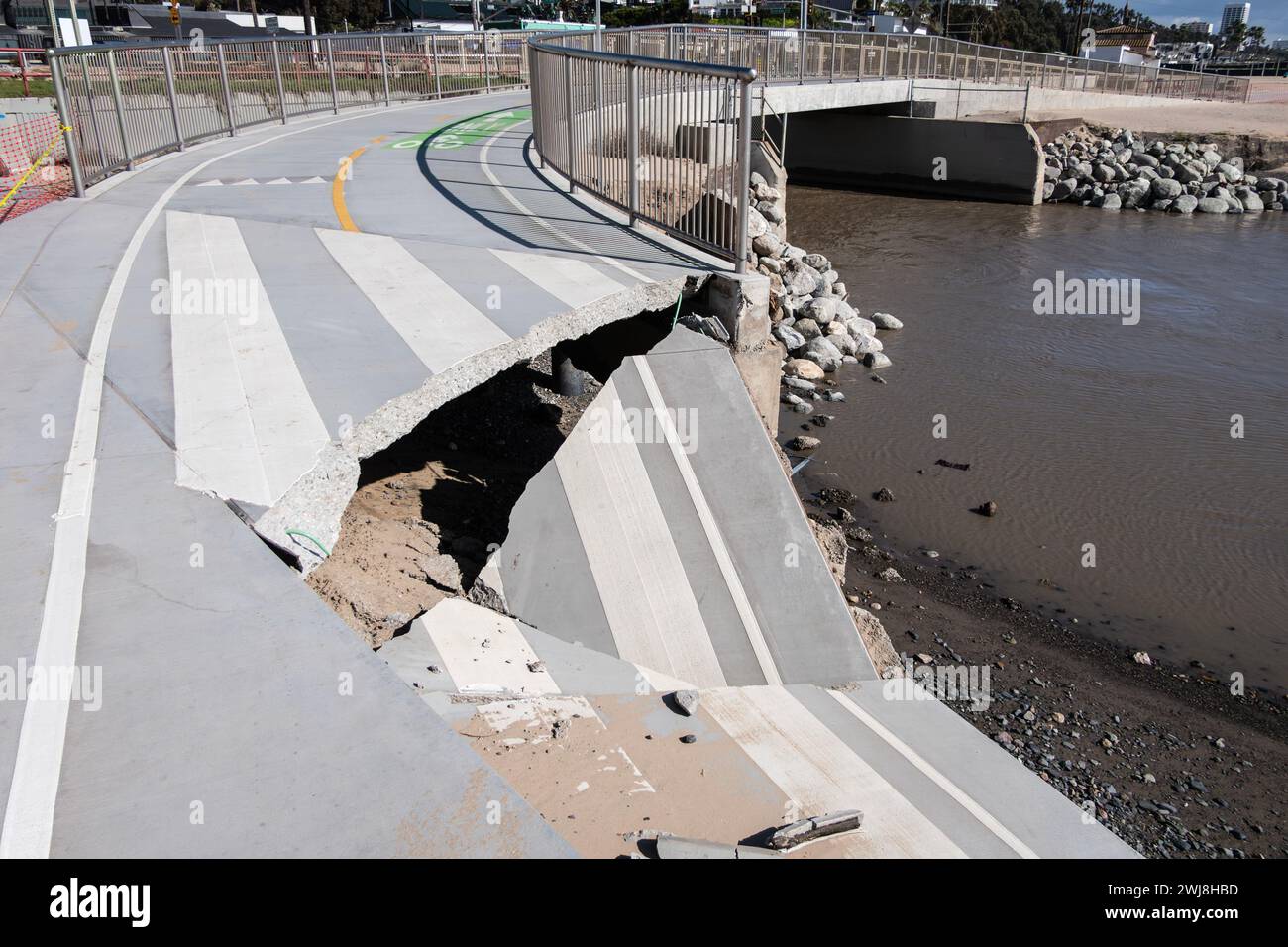 Landslide damage hi-res stock photography and images - Alamy