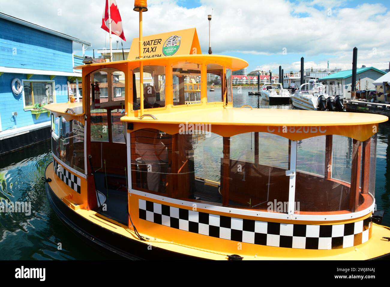 Victoria inner harbor water taxi arriving at Fisherman's Wharf Stock ...