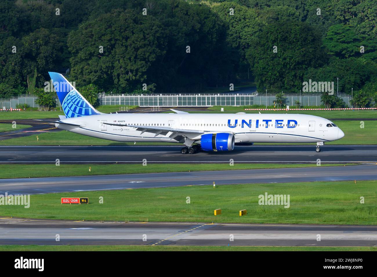 United Airlines Boeing 787-9 aircraft landing. Airplane B787 from ...
