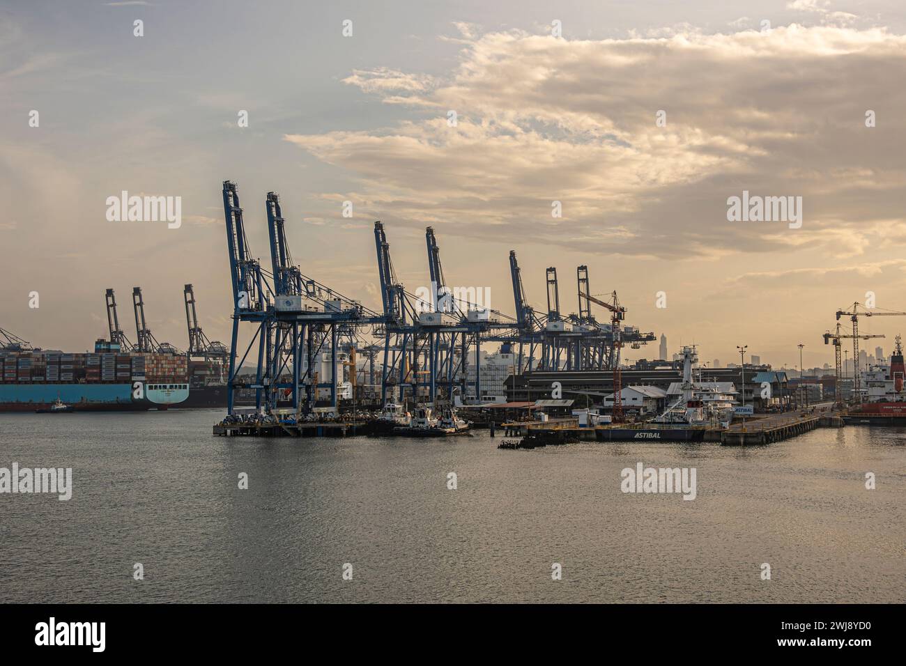 Balboa container port hi-res stock photography and images - Alamy