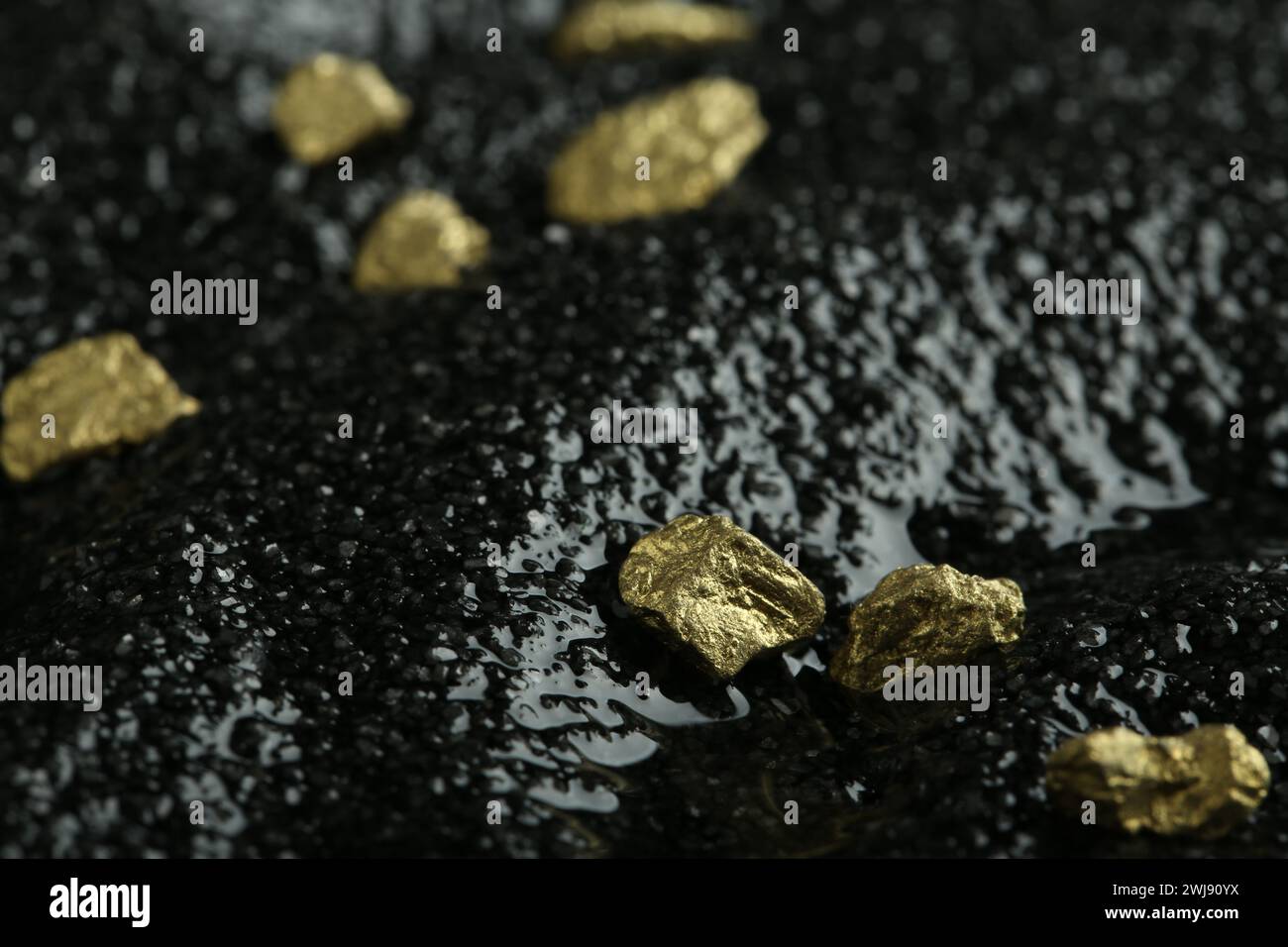 Wet black stone hi-res stock photography and images - Alamy