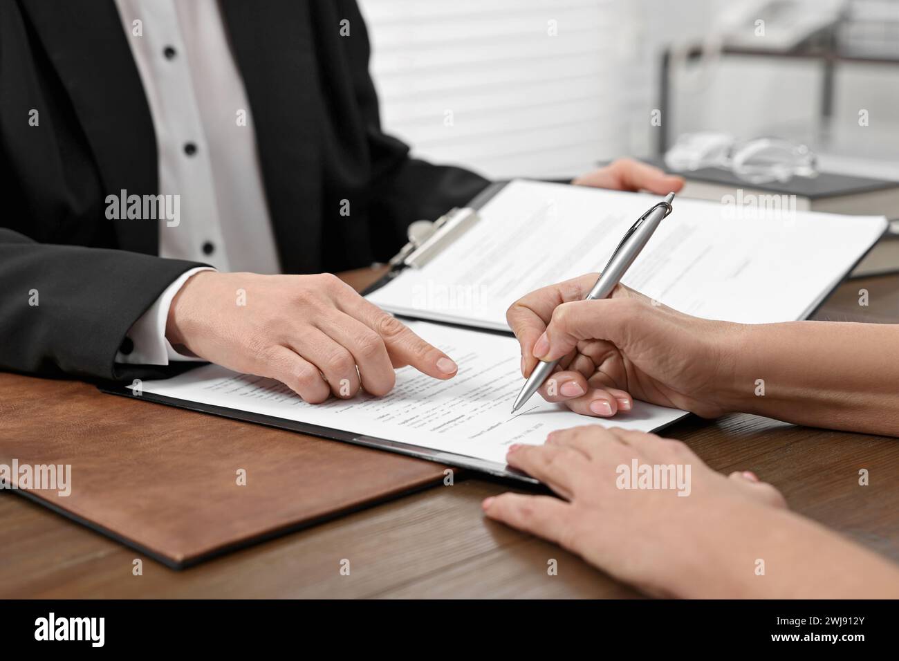 Signing with hands court case hi-res stock photography and images - Alamy