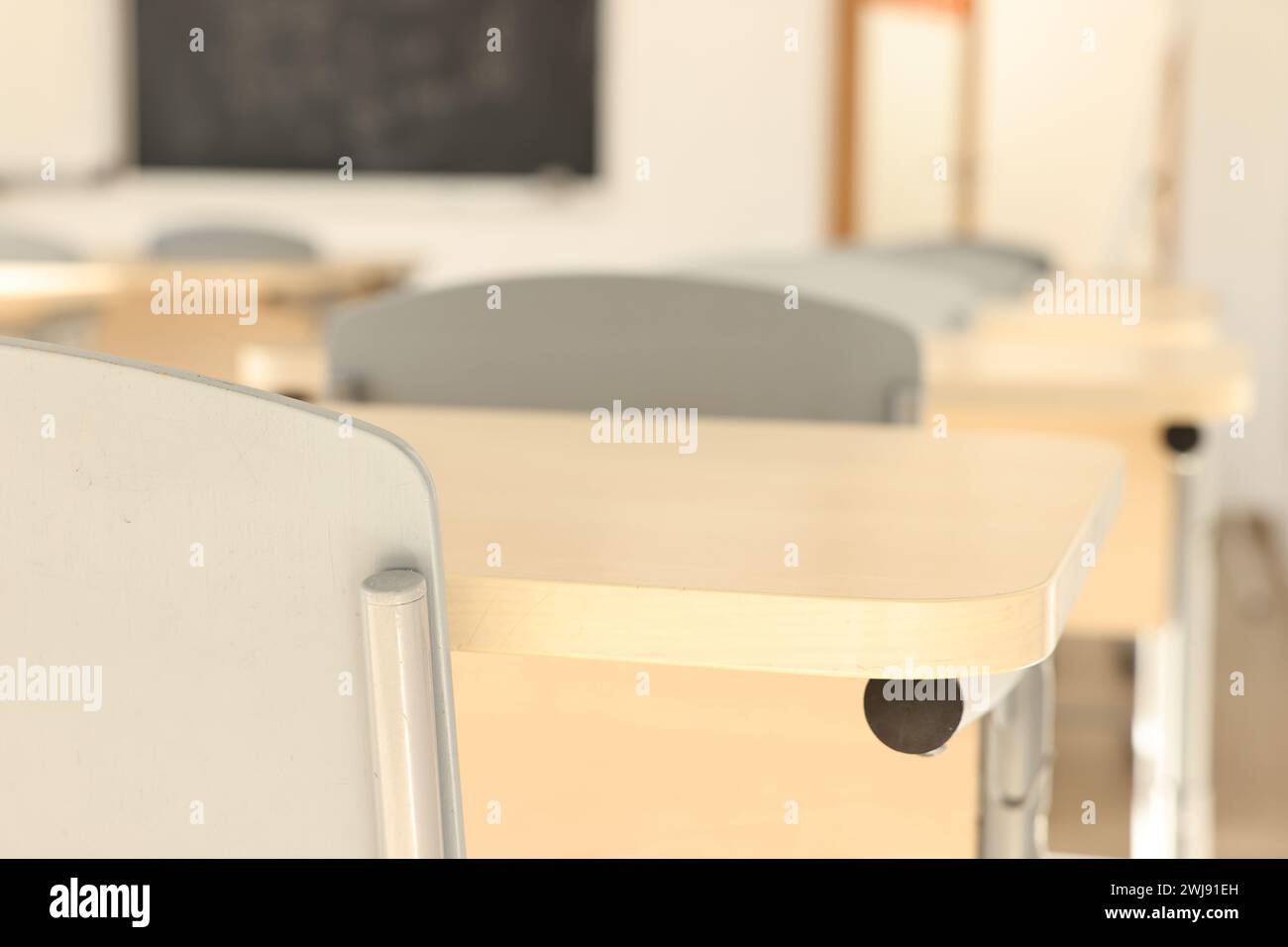 Empty school classroom with desks and chairs Stock Photo - Alamy