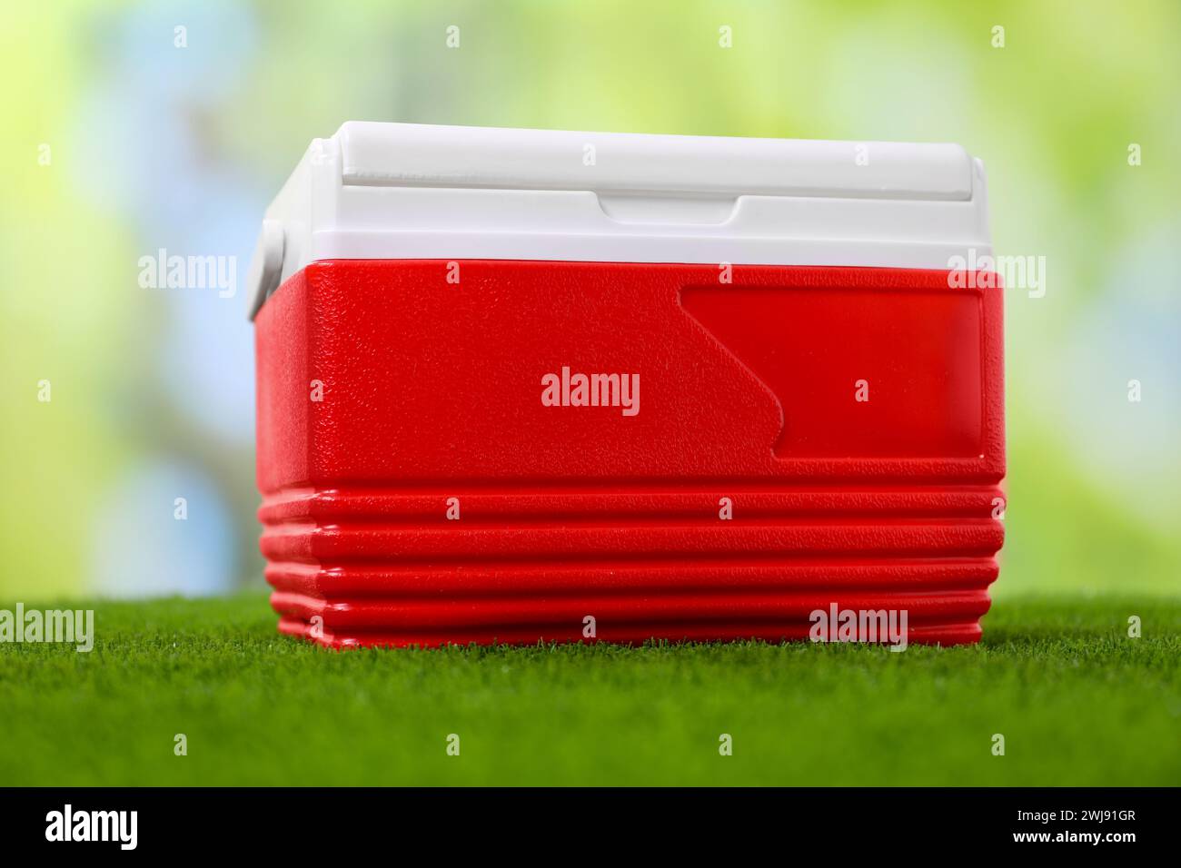 Chest freezer basket hi-res stock photography and images - Alamy