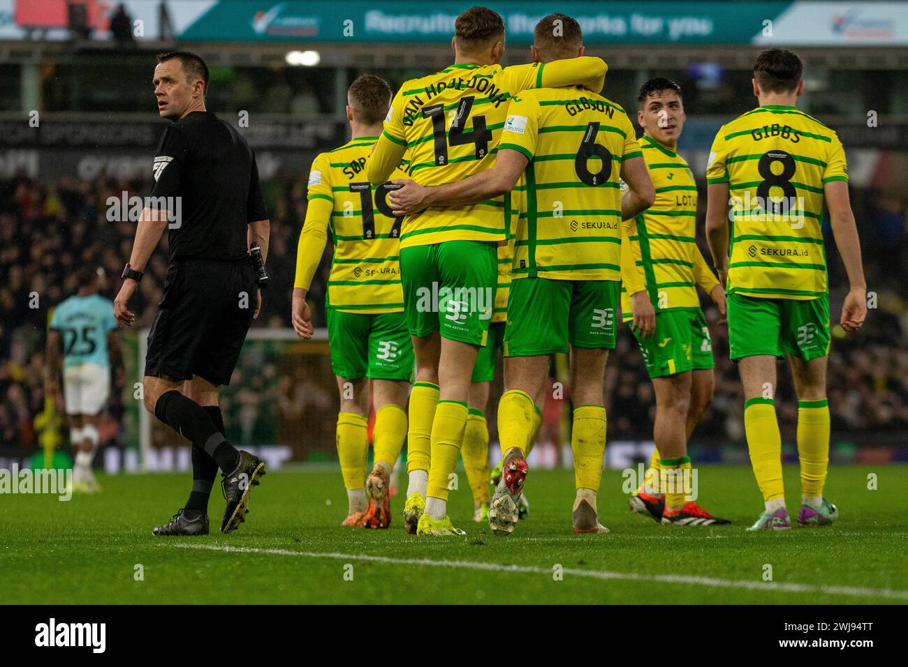 Ben Gibson of Norwich City celebrates with Sydney van Hooijdonk of ...