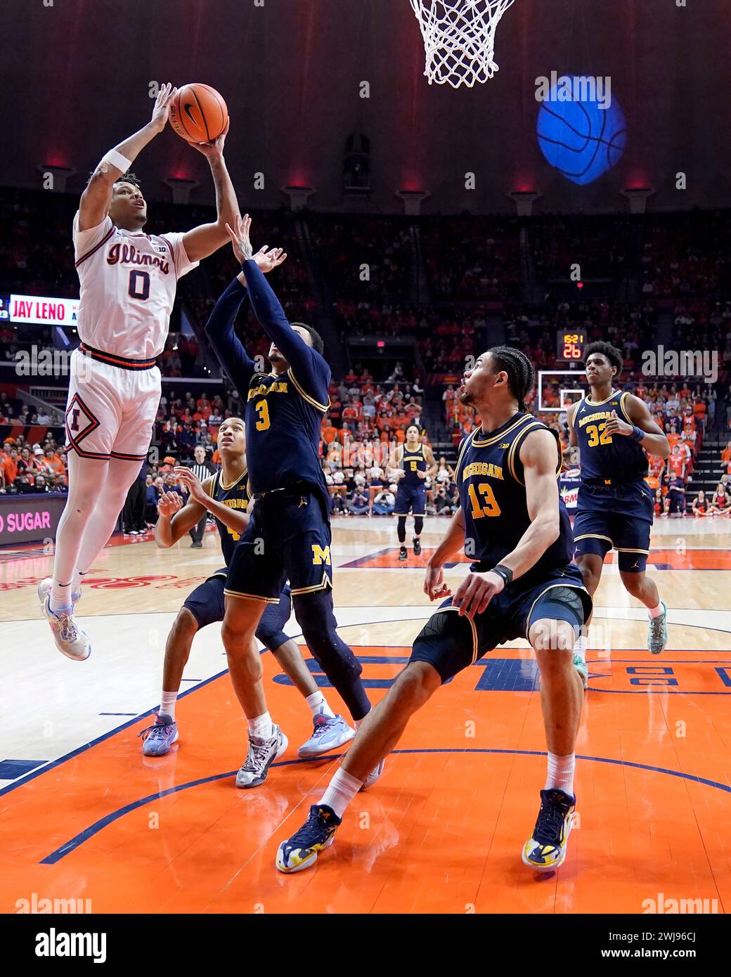Illinois's Terrence Shannon Jr. (0) shoots over Michigan's Jaelin ...