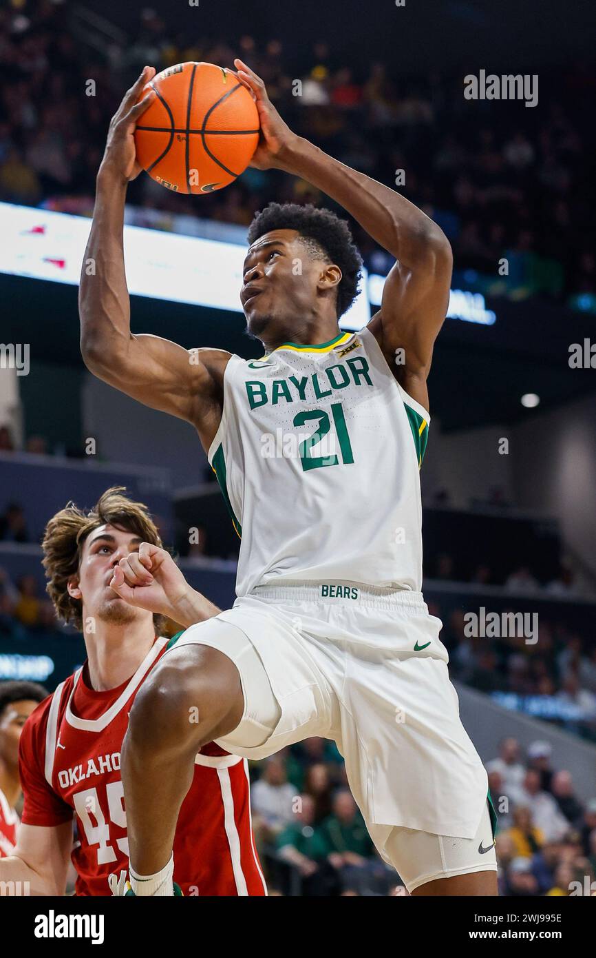 WACO, TX - FEBRUARY 13: Baylor Bears center Yves Missi (21) drives to ...
