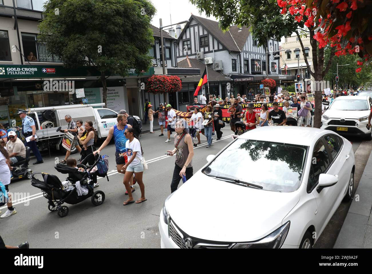 Lives communally hi-res stock photography and images - Alamy