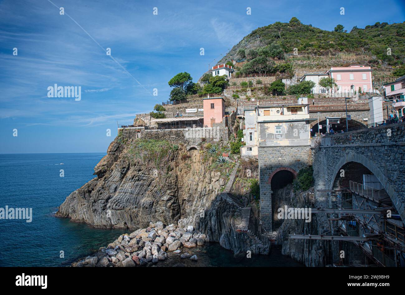 Italian hillside village hi-res stock photography and images - Alamy
