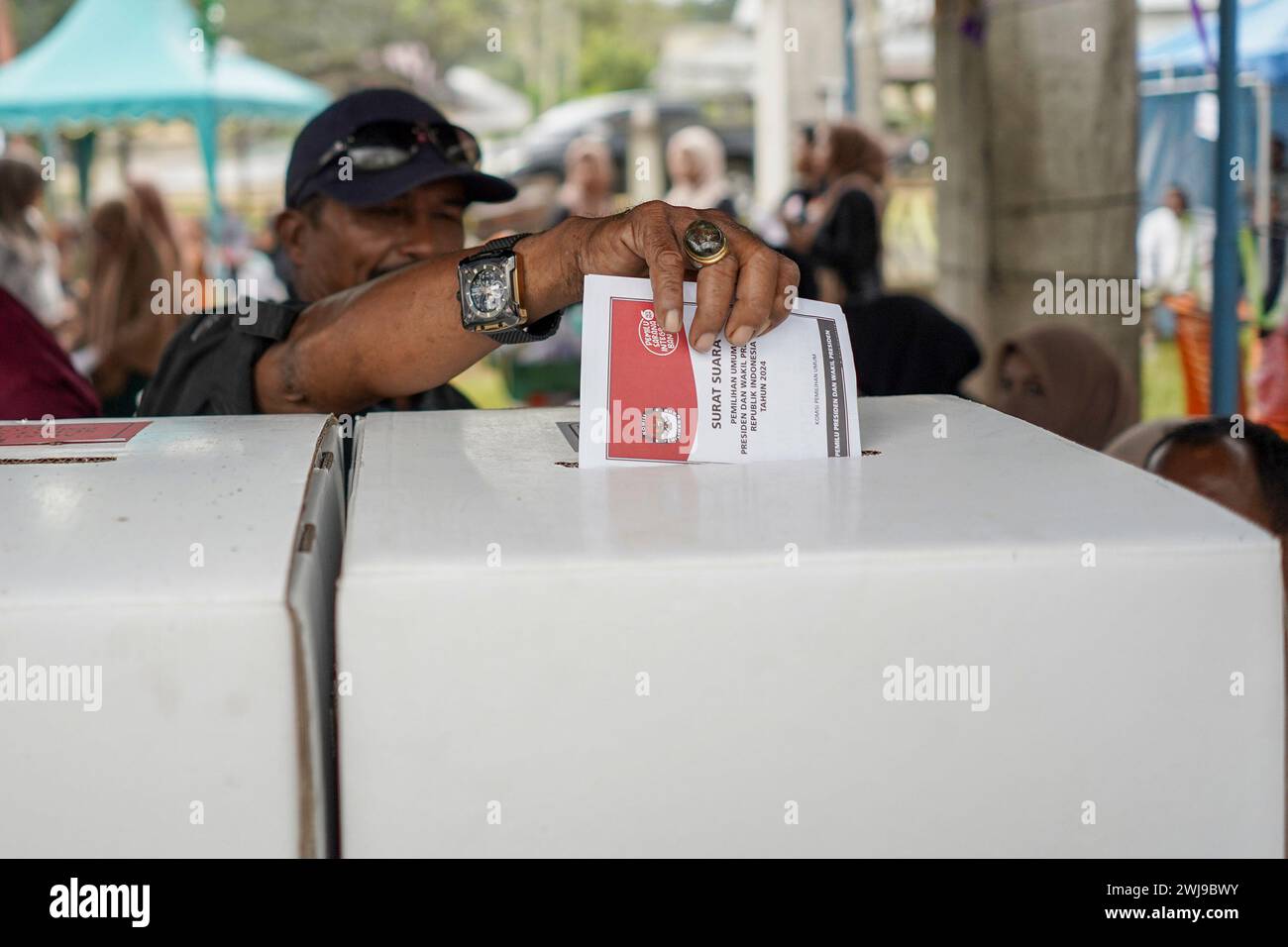 East Aceh, Aceh, Indonesia. 14th Feb, 2024. Indonesians exercise their ...