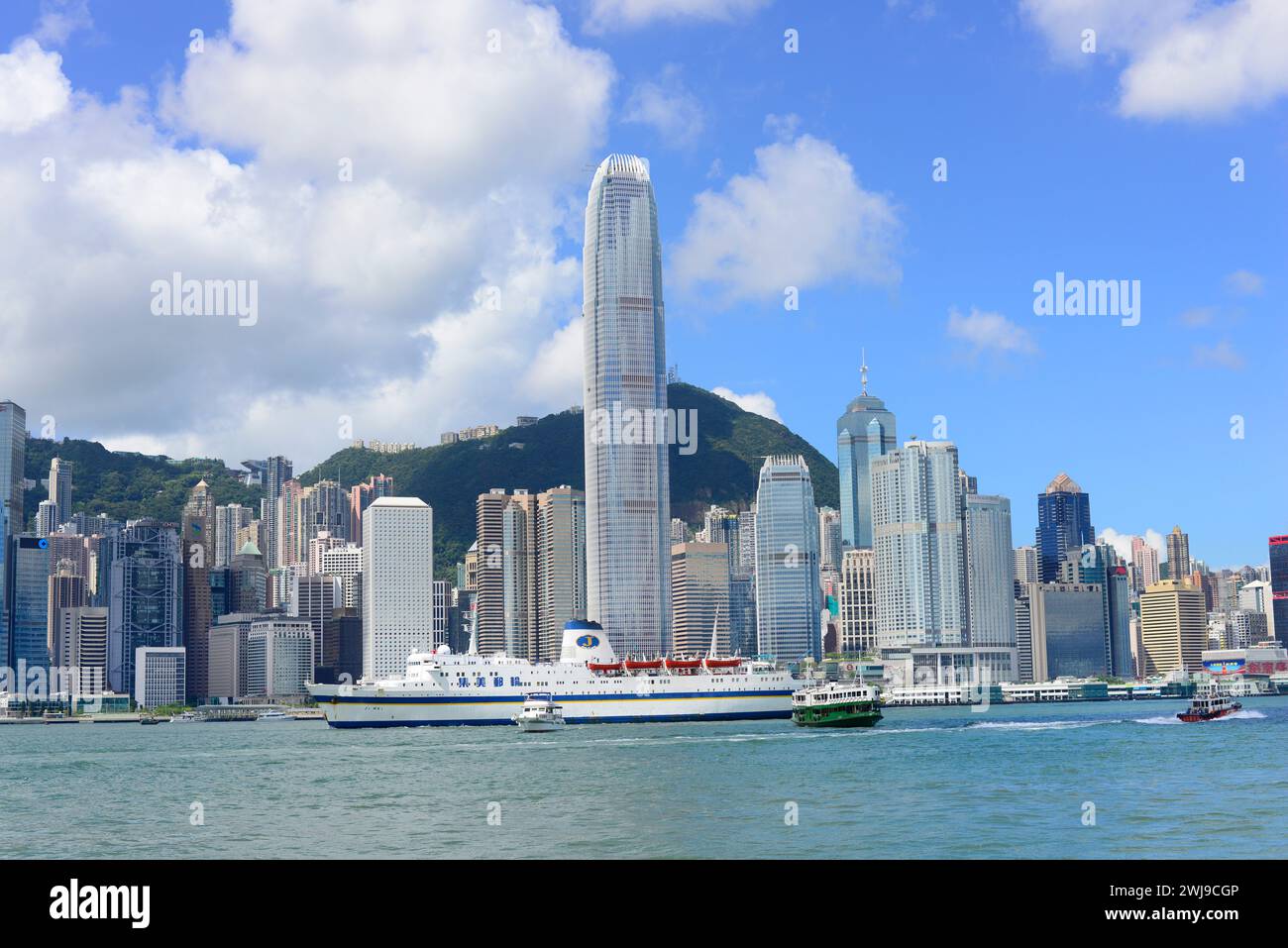 A view of Hong Kong's Central district as seen from Victoria harbor ...
