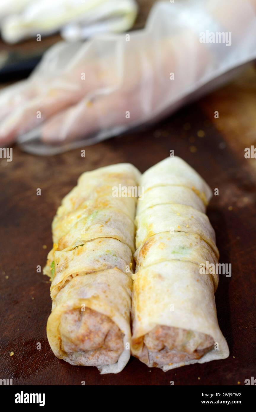 Popiah is a large spring roll popular in Singapore Stock Photo - Alamy