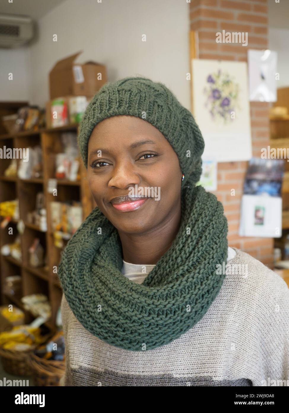 Woman in hat store working hi-res stock photography and images - Alamy