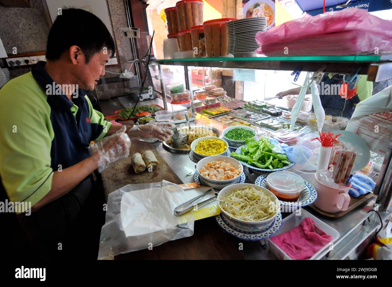 Popiah is a large spring roll popular in Singapore Stock Photo - Alamy