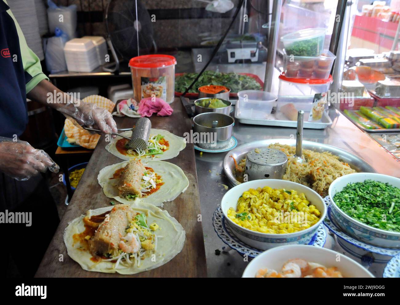 Popiah is a large spring roll popular in Singapore Stock Photo - Alamy
