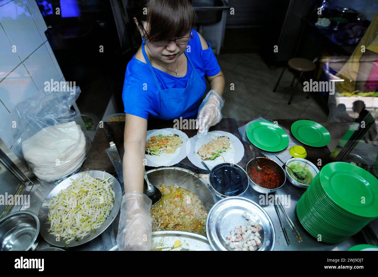Popiah is a large spring roll popular in Singapore Stock Photo - Alamy