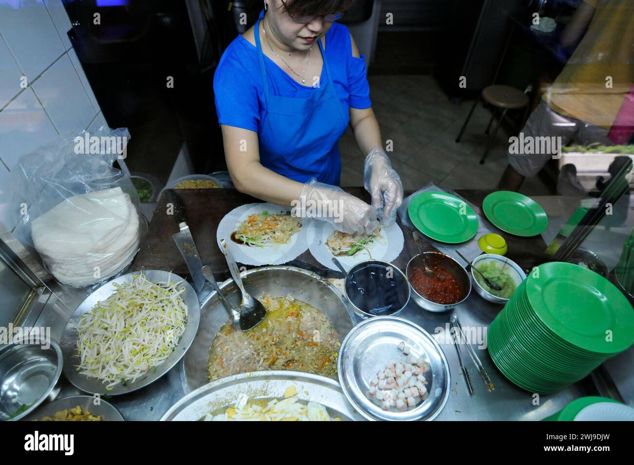 Popiah is a large spring roll popular in Singapore Stock Photo - Alamy