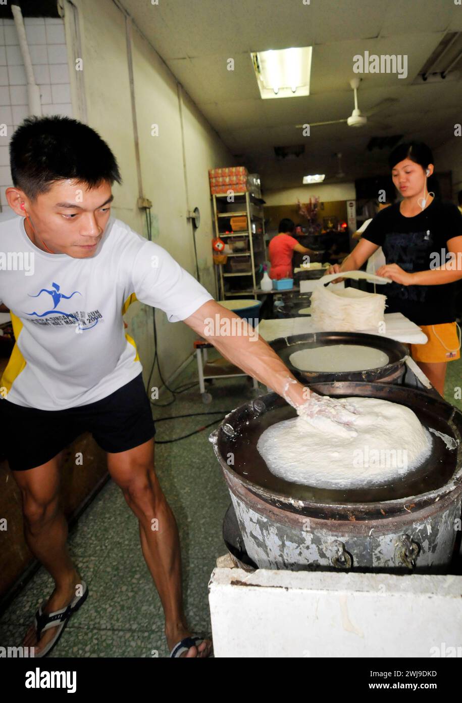 Kway Guan Huat Popiah skin (thin paper-like crepe) factory in Singapore ...