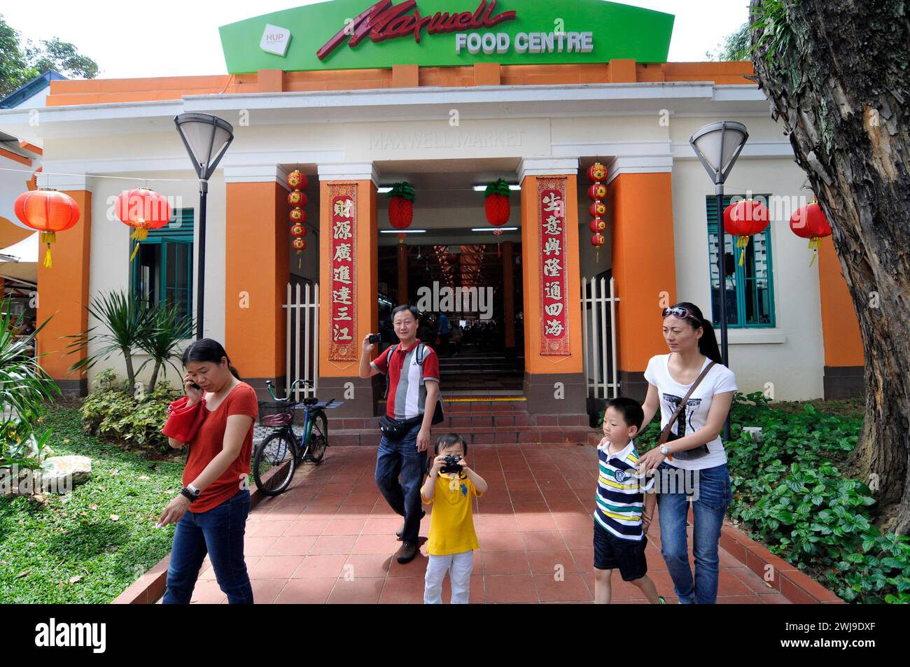 The Maxwell Food Centre in Chinatown, Singapore Stock Photo - Alamy