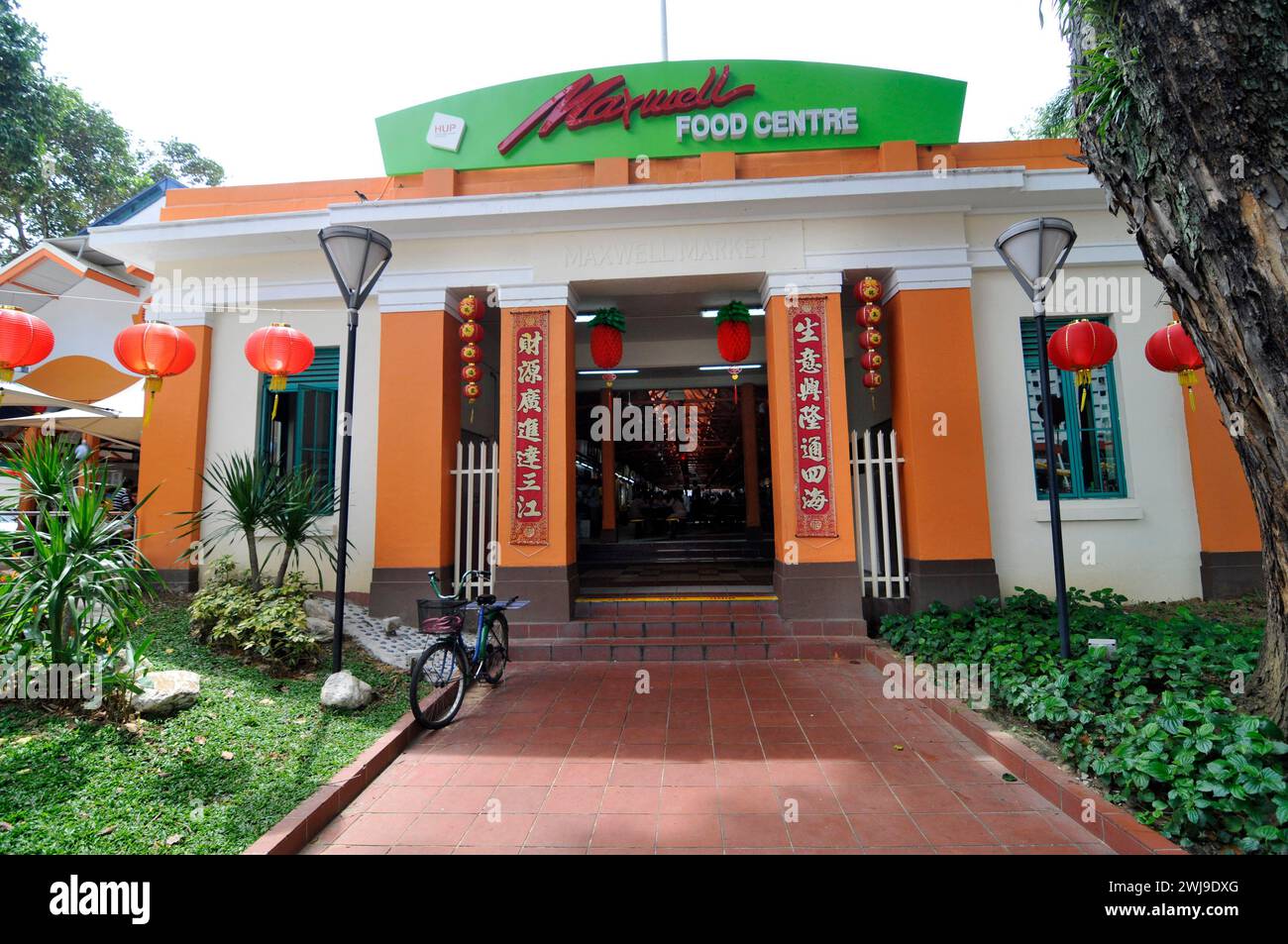 The Maxwell Food Centre in Chinatown, Singapore Stock Photo - Alamy