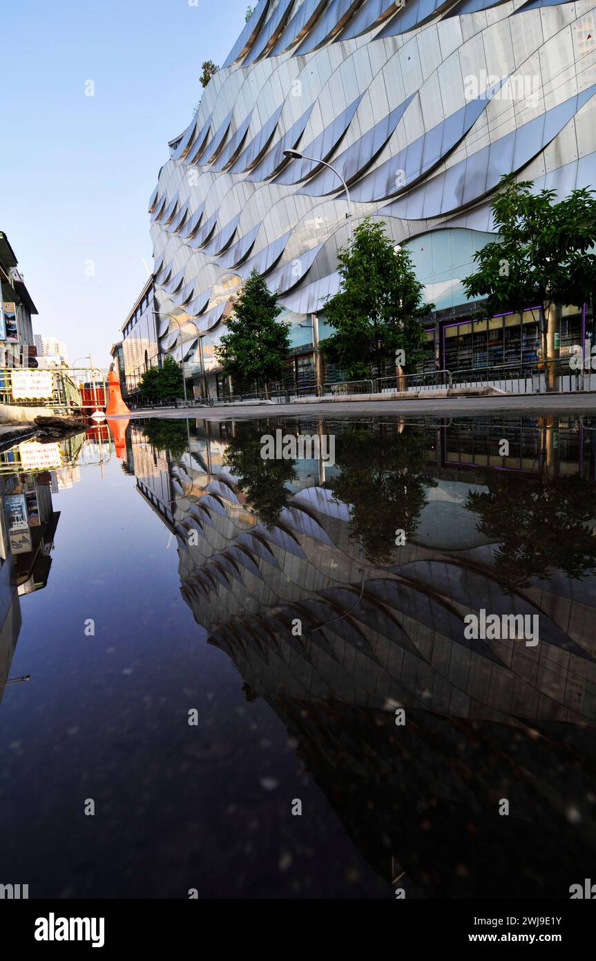 Mustafa center singapore hi-res stock photography and images - Alamy