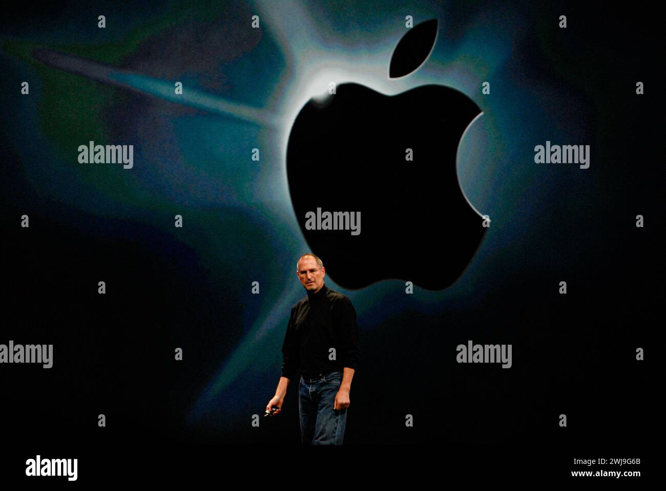 Steve jobs unveils iphone hi-res stock photography and images - Alamy