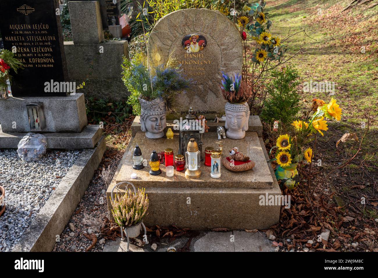 Malvazinky cemetery in Prague - decorated grave of showman, actor and ...