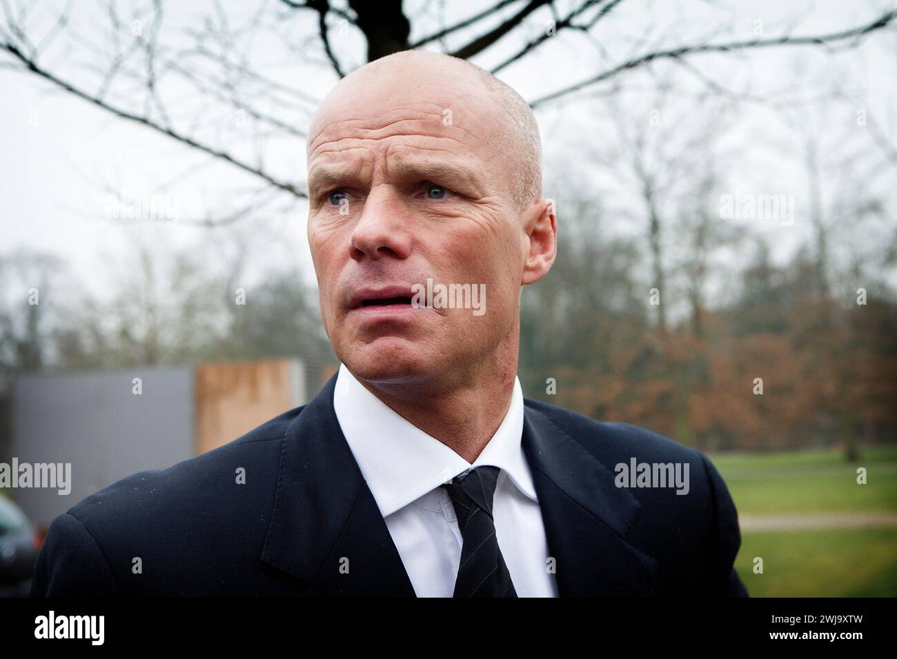 Richard Moeller Nielsen bisaettes fra Ansgars Kirke i Odense Soennen ...