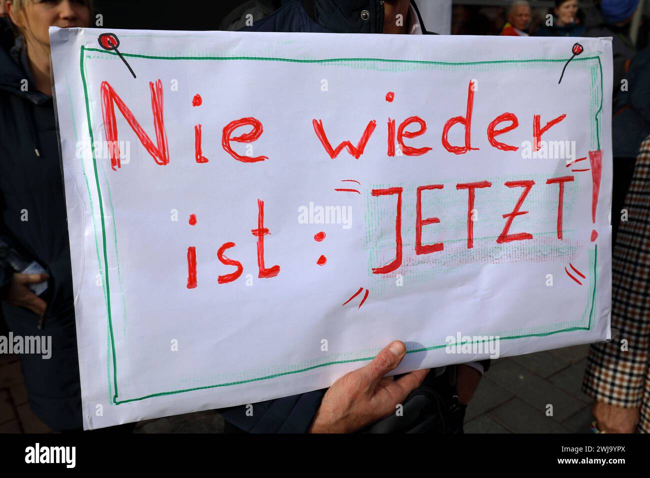 Demonstration unter dem Motto ãNie wieder ist jetzt C für Demokratie, gegen FaschismusÓ ...