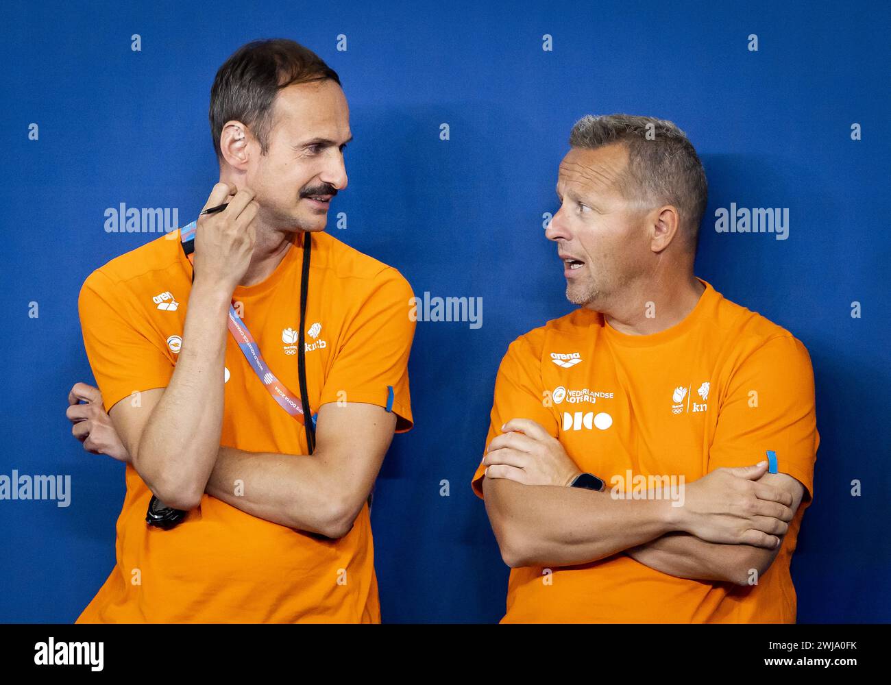 DOHA - Coach Patrick Pearson and coach Mark Faber prior to the 4 x 100 ...