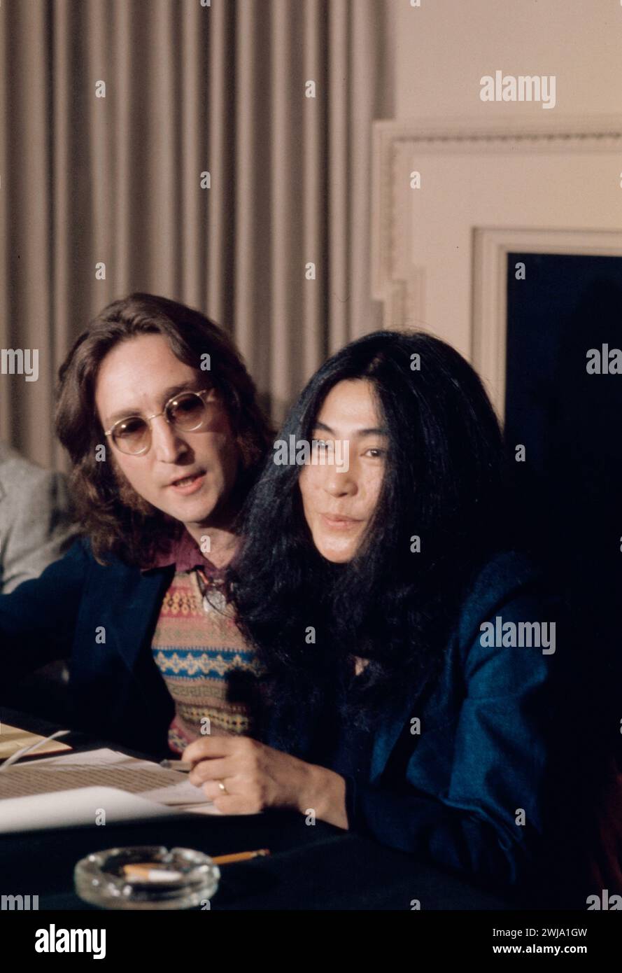 John lennon 1975 hi-res stock photography and images - Alamy