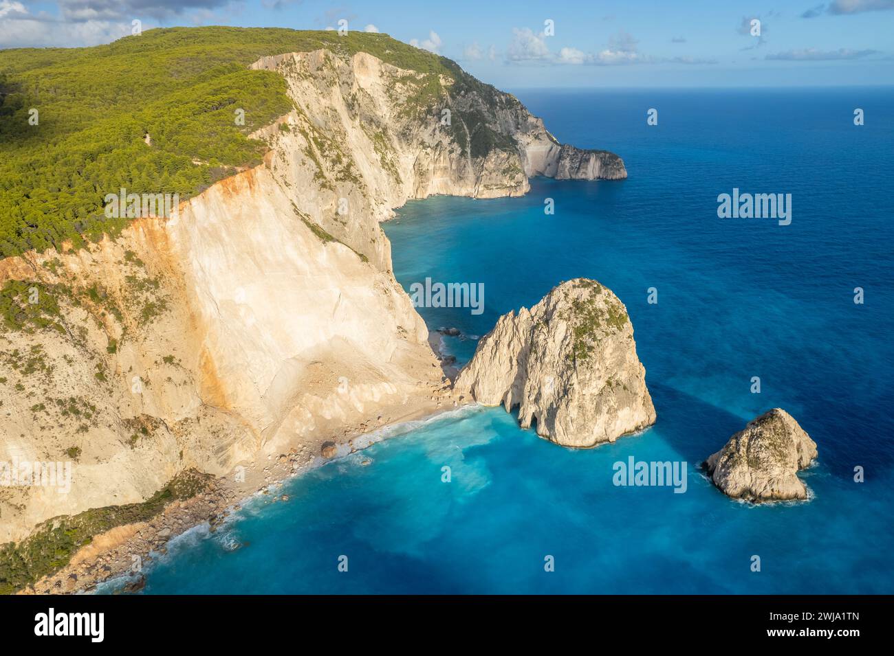 Aerial view revealing turquoise sea hi-res stock photography and images ...