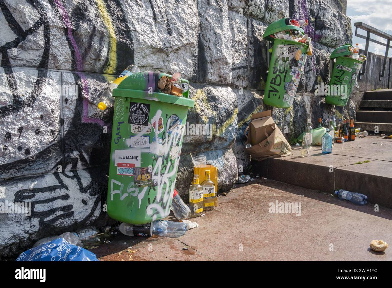 Full green bin hi-res stock photography and images - Alamy