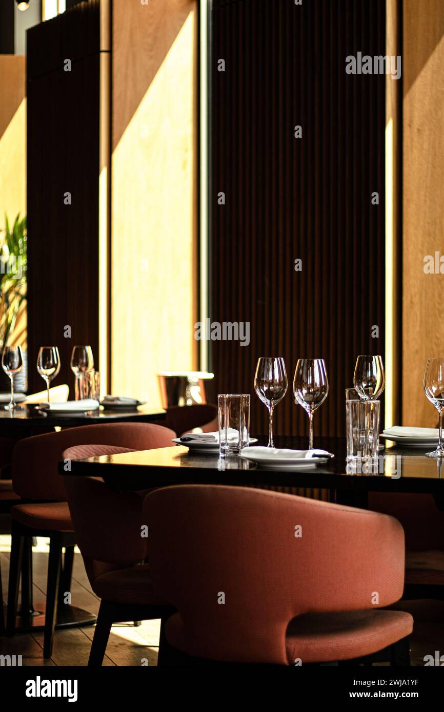 Empty restaurant tables chairs hi-res stock photography and images - Alamy