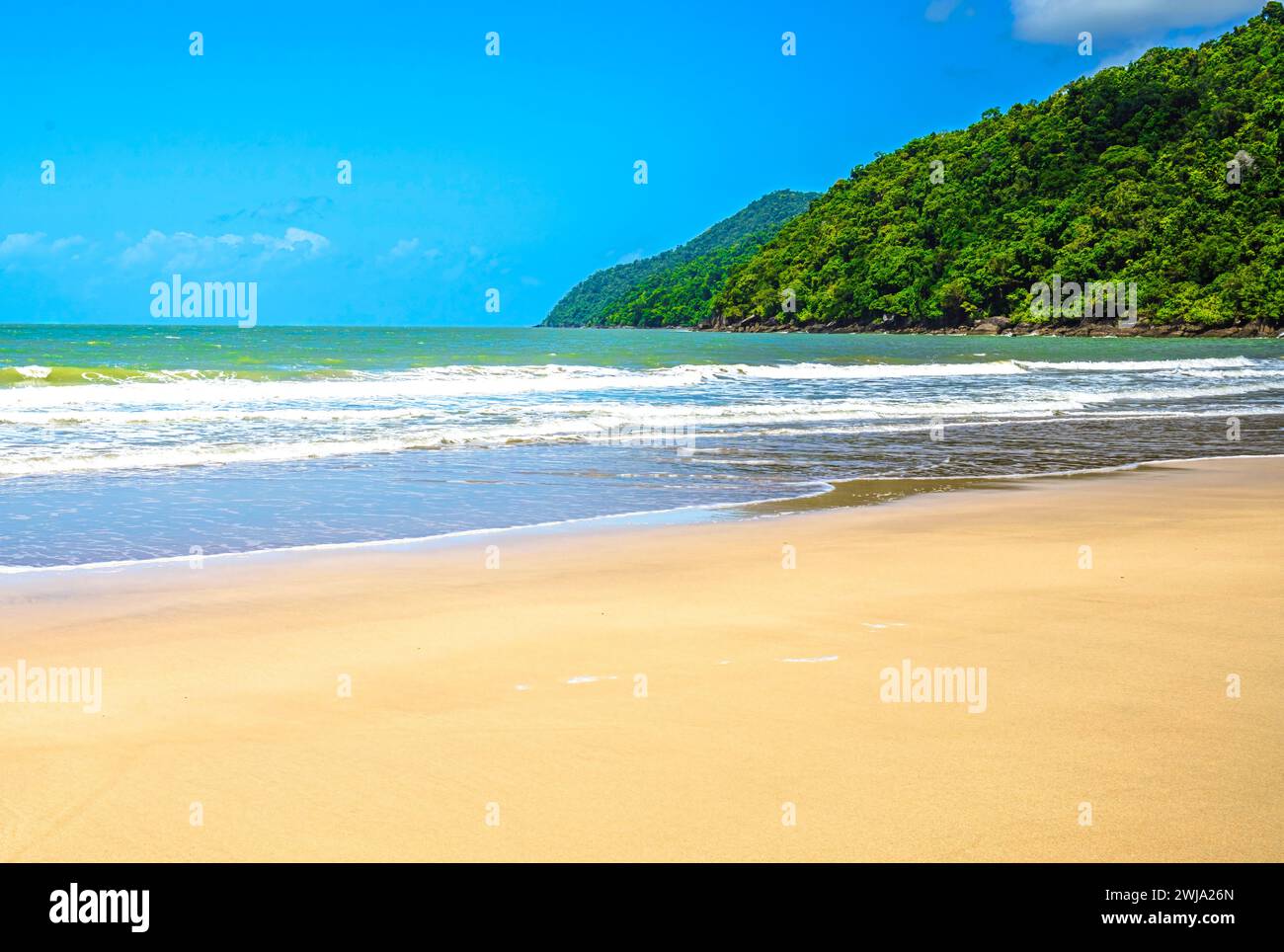 Gentle Surf at Etty Bay, Far North Queensland Stock Photo - Alamy