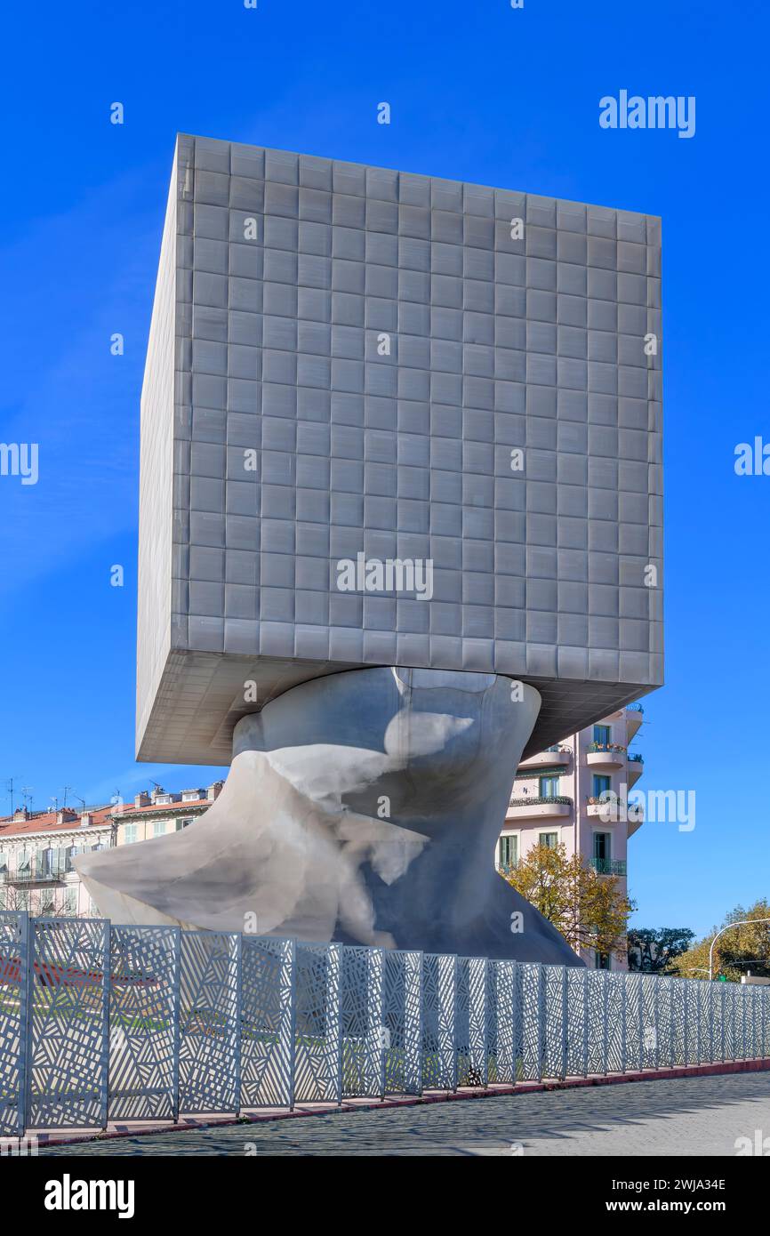 Square Head (Tête Carrée) library, Nice. Called "Thinking Inside the ...