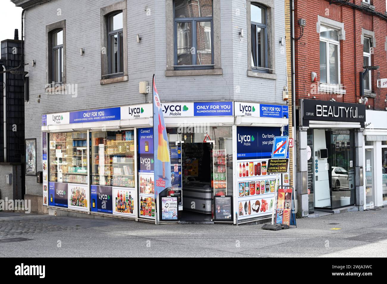 Exterior of a Corner store Stock Photo - Alamy