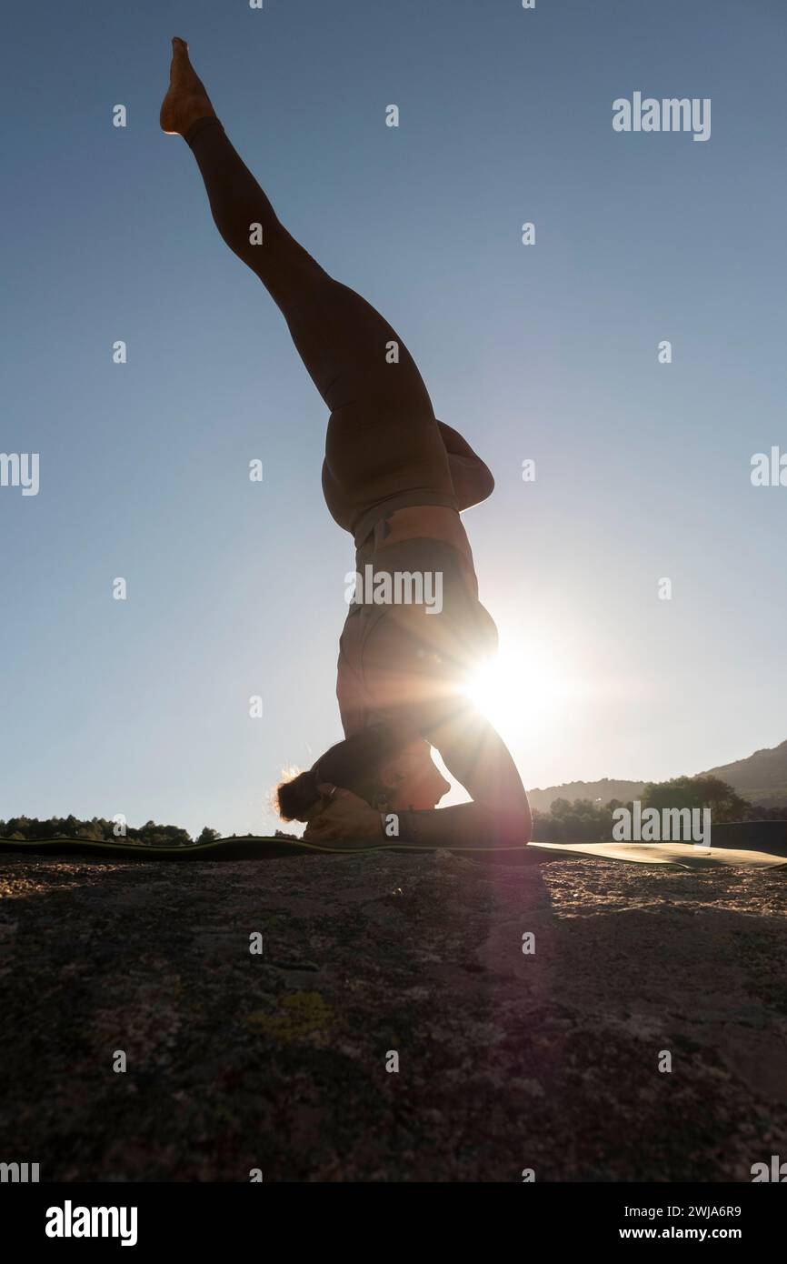 Full body side view of unrecognizable sportswoman in activewear ...