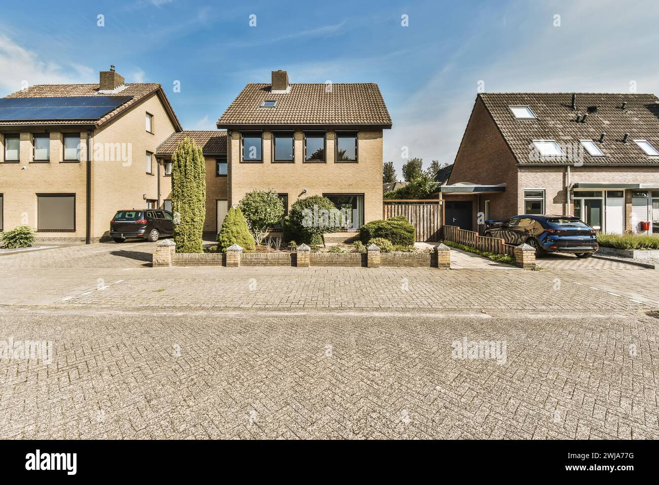 Semi detached house driveway hi-res stock photography and images - Alamy