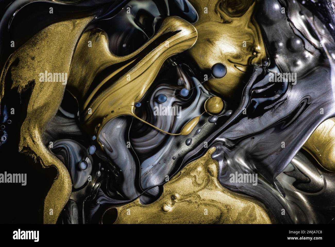 Molten gold texture hi-res stock photography and images - Alamy