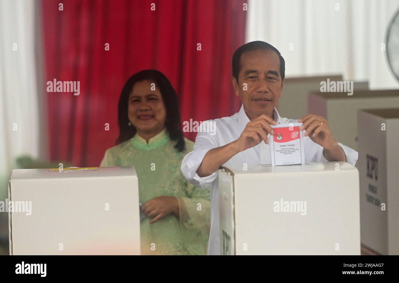 Jakarta, Indonesia. 14th Feb, 2024. Indonesian President Joko Widodo (R ...