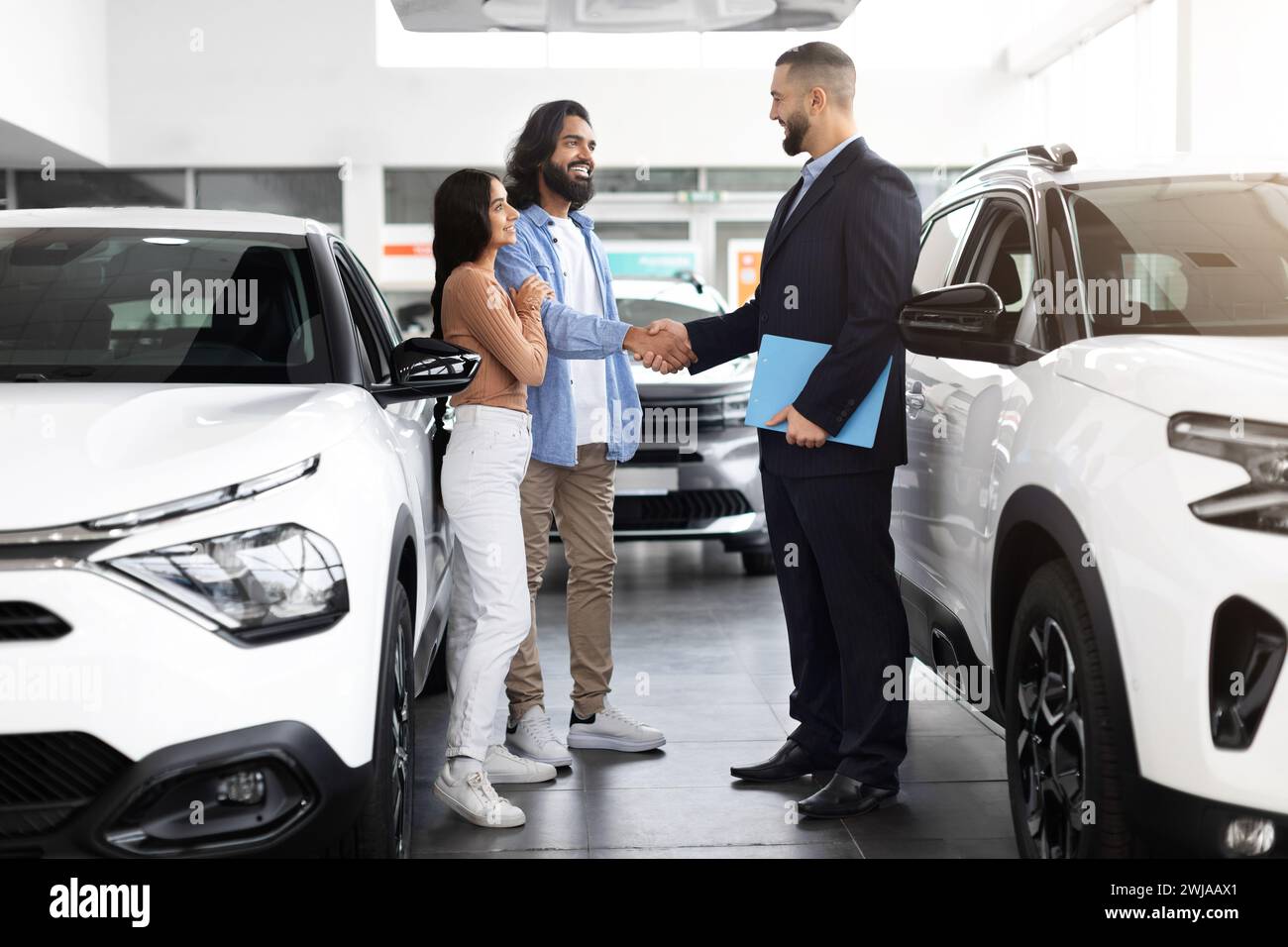 Vehicle financing options hi-res stock photography and images - Alamy