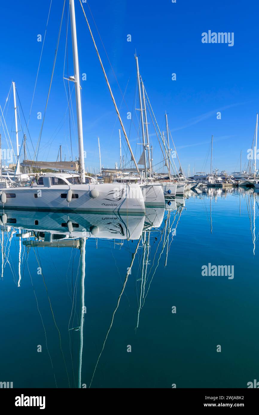 Beautiful Port Vauban marina in Antibes on the French Riviera, Côte d ...
